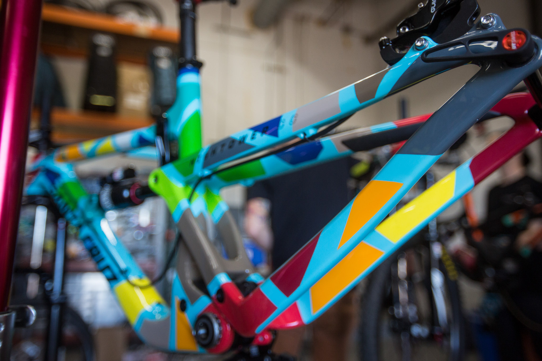 Le Santa Cruz Hightower des pilotes EWS ⋆ Vojo