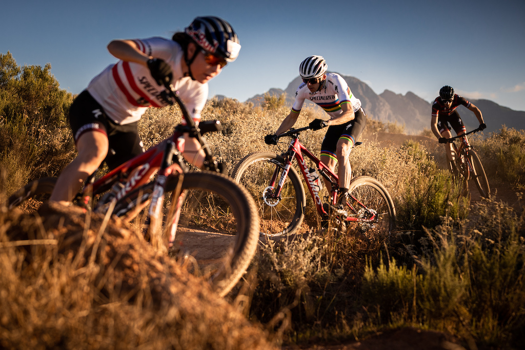 Transferts XC | L'équipe Specialized Factory Racing au complet - Vojo ...