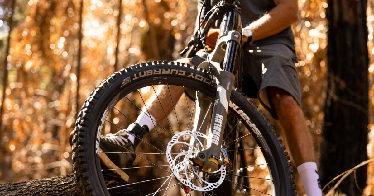 Nouveautés 2023 | SR Suntour Durolux 38 : séance de bodybuilding ⋆ Vojo