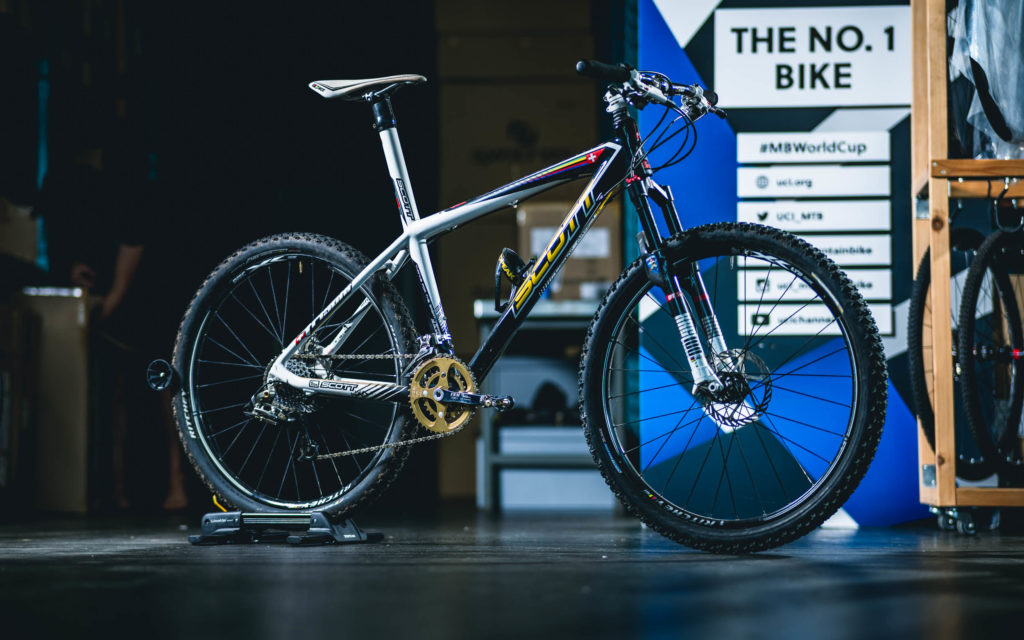 Visite | Scott-Sram & la collection des vélos de Nino Schurter par ...