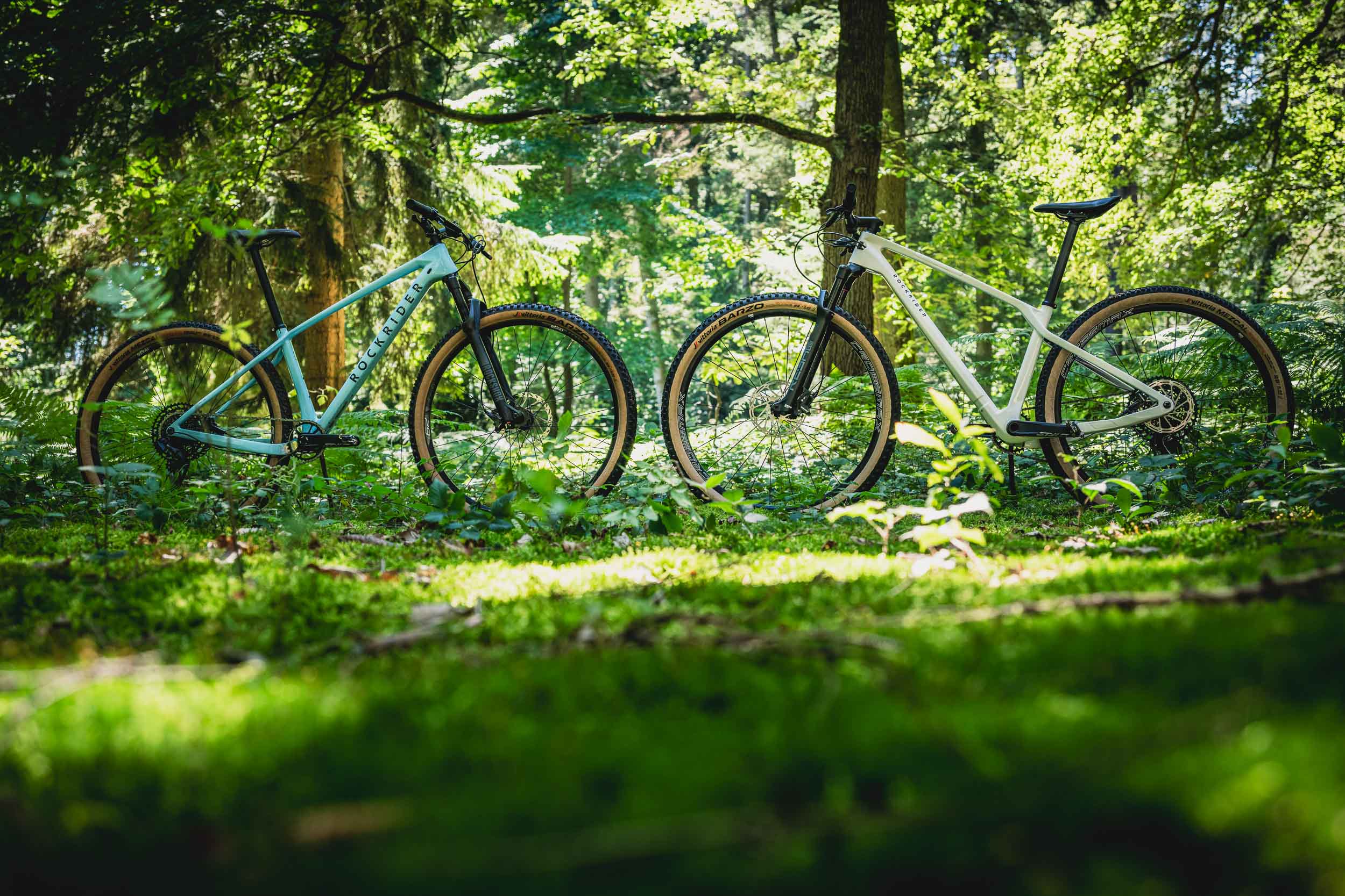 Test | Rockrider Race 900 vs 740 : deux hardtails carbone, deux ...