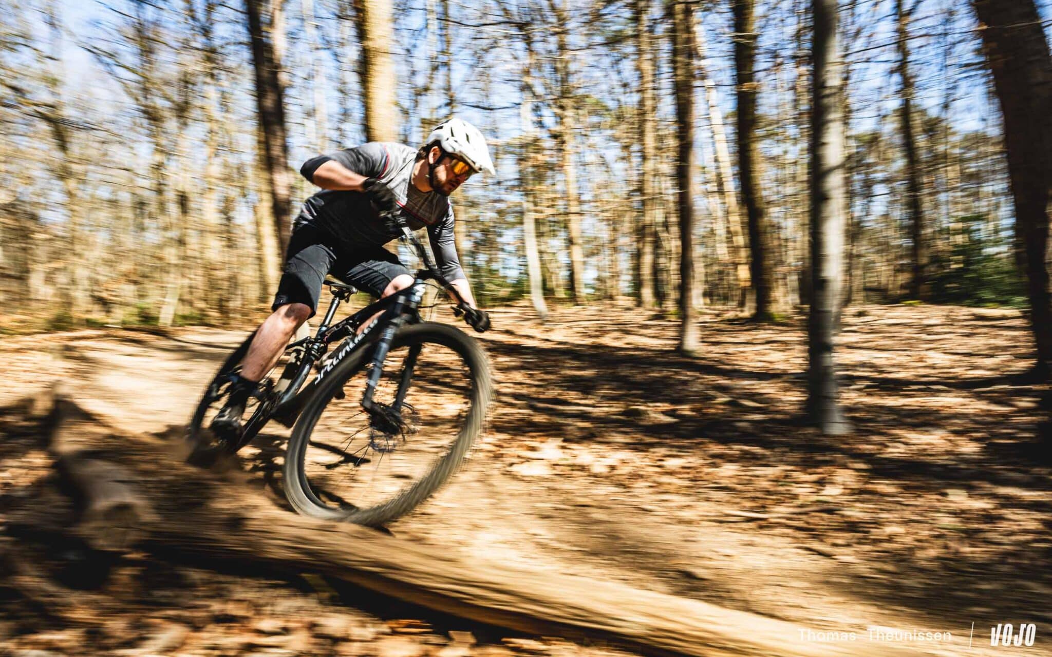 Test Vidéo VTT | Specialized Chisel VS Chisel EVO : lequel choisir ? ⋆ Vojo