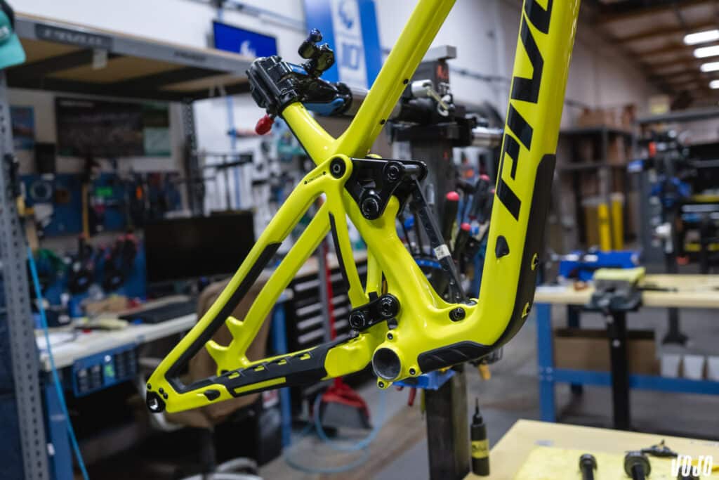 Nouveau Pivot Firebird 2025 | Dans les coulisses de Pivot Cycles ⋆ Vojo