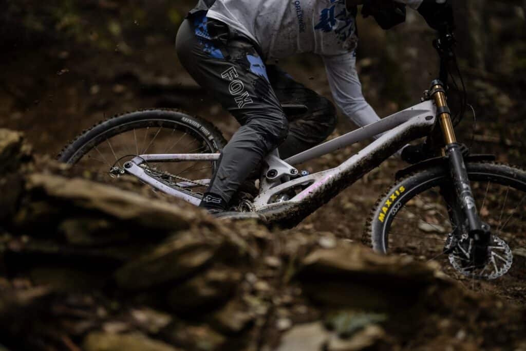 Test nouveauté | Orbea Rallon 2025 : un enduro dans le corps d’un DH ⋆ Vojo